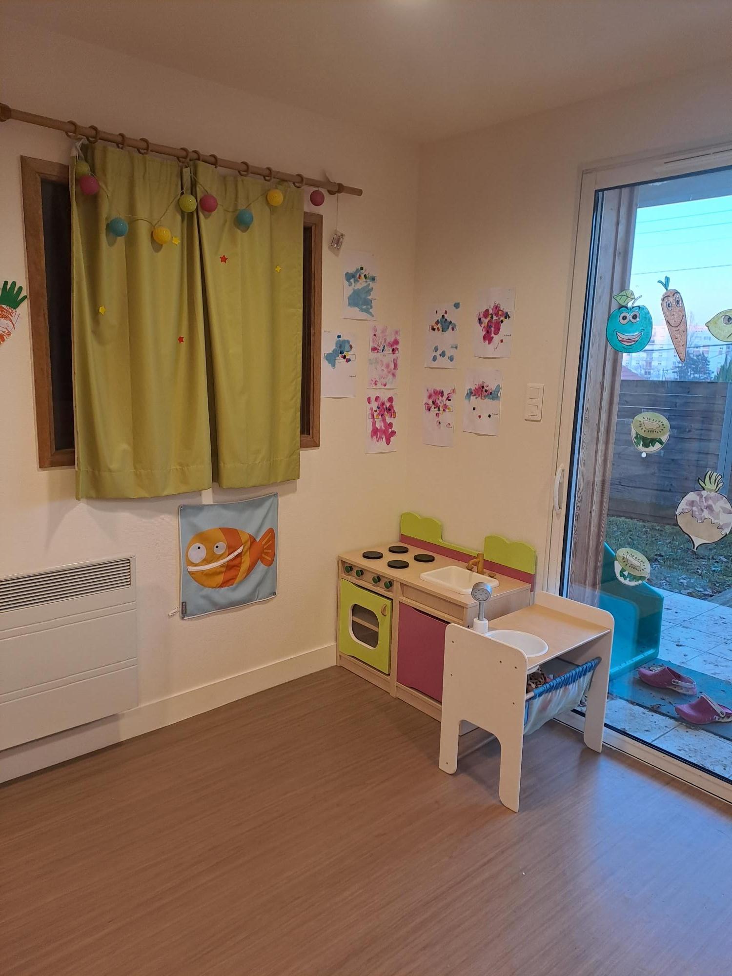 Les Petits Chaperons Rouges : Crèche Et Garderie Chalon Sur Saône 71100 ...